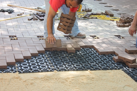 Patio Gridlock with AZEK Composite Pavers - Extreme How To