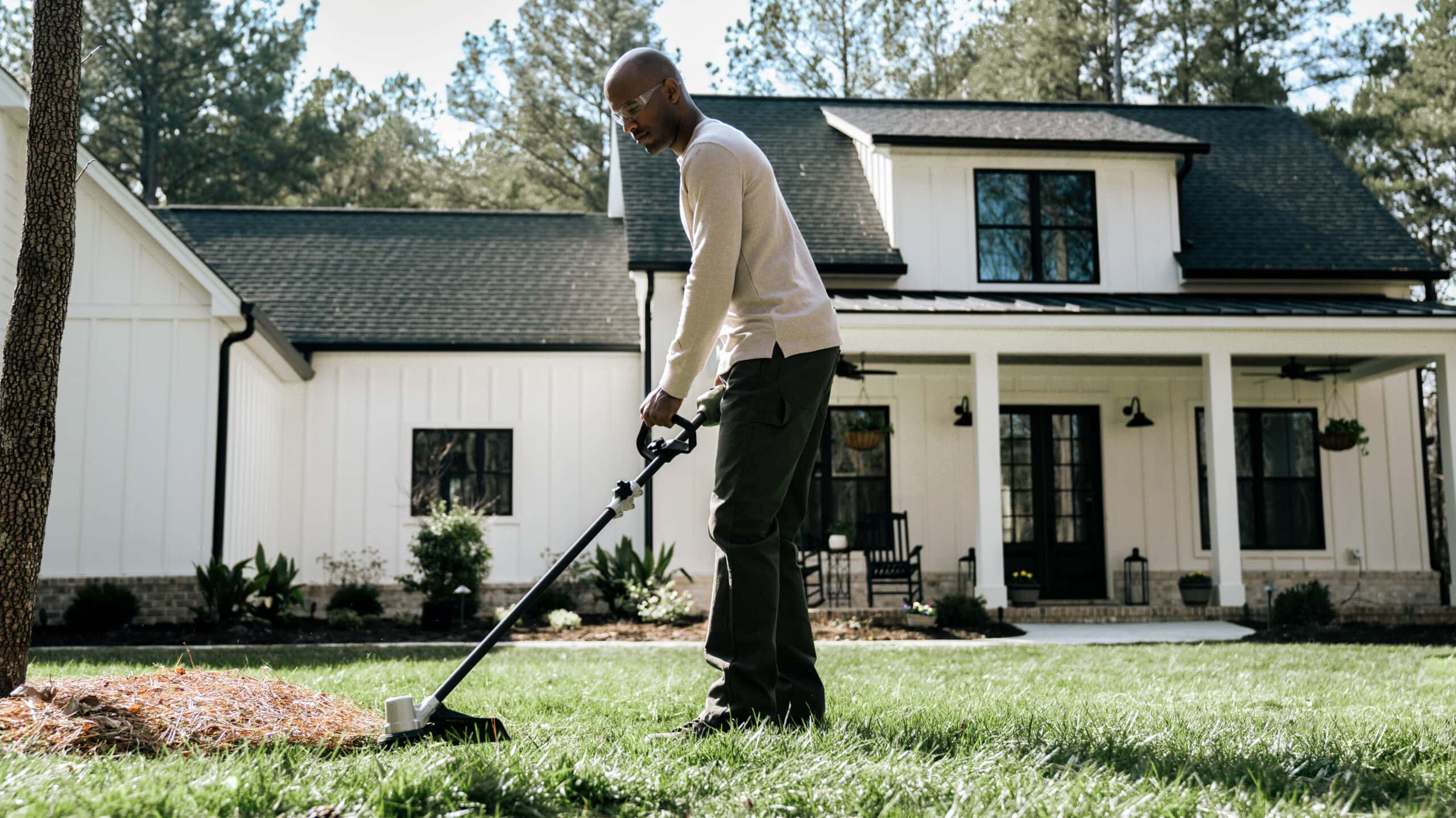 Green Machine's 62-Volt carbon-fiber shaft cordless string trimmer ...