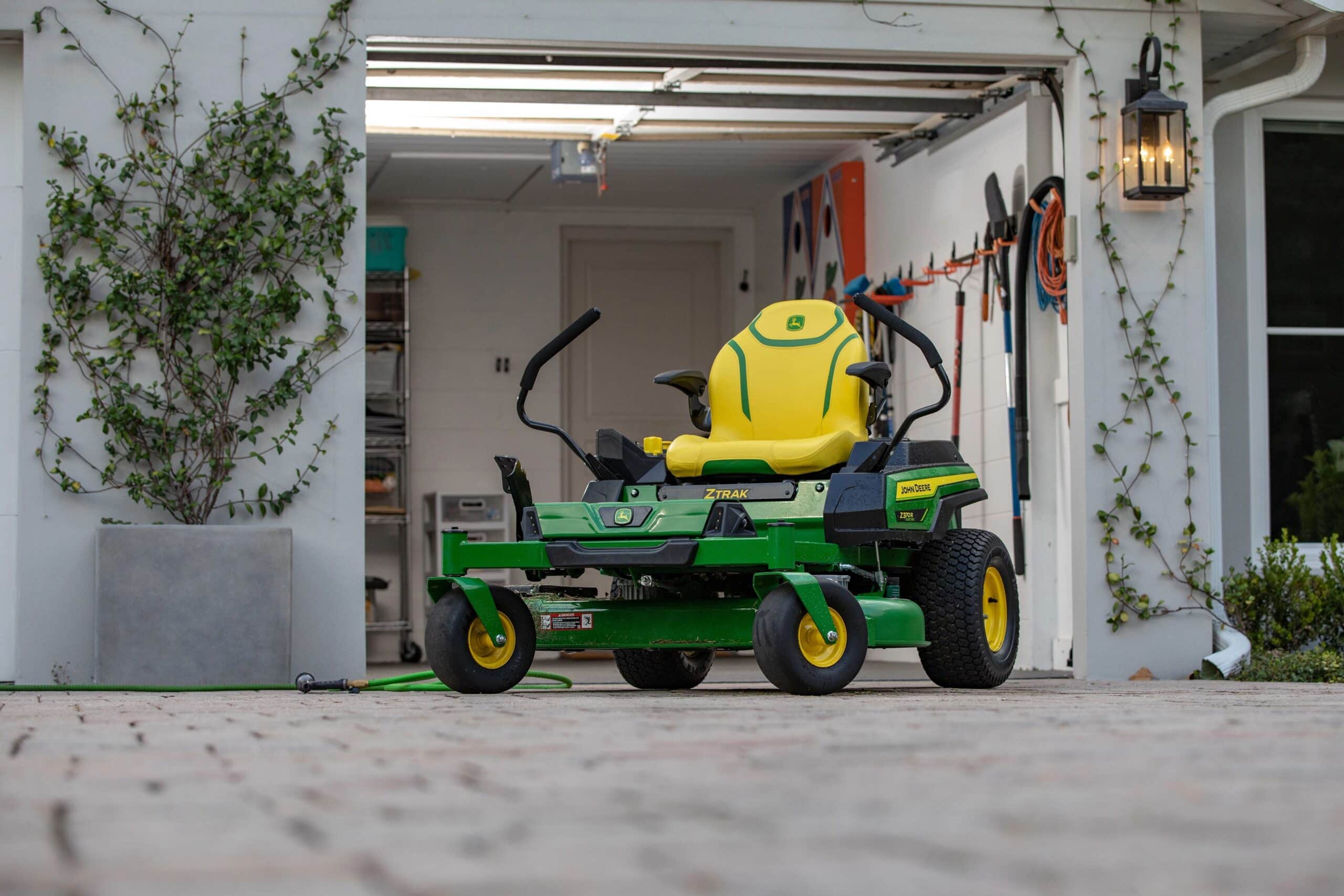 John Deere Z370R Electric ZTrak™ Residential Zero Turn Mower - Extreme ...